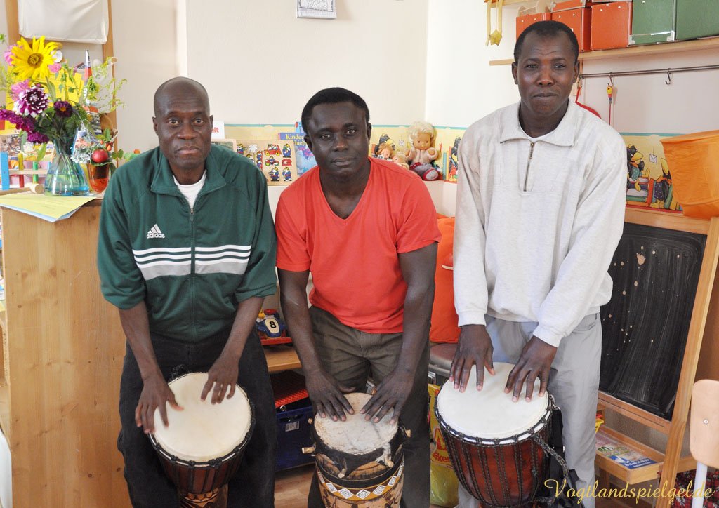 Besong Agbor lud ins Greizer Cafe` OK ein – Vogtlandspiegel